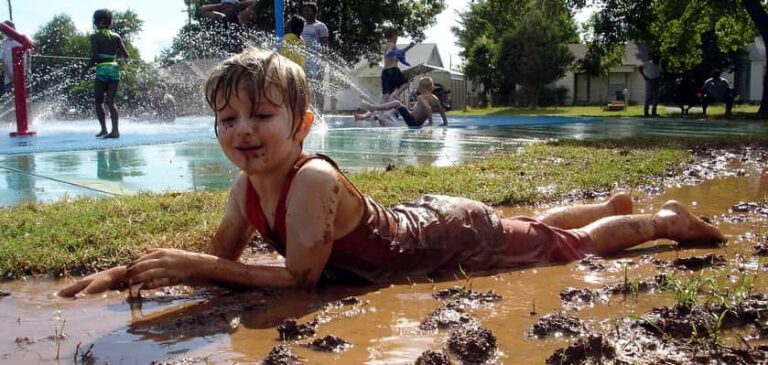 11 activiteiten met modder voor Modderdag - Ouders van nature