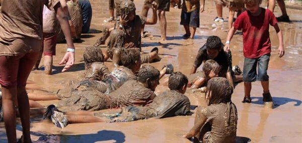 11 activiteiten met modder voor Modderdag - Ouders van nature