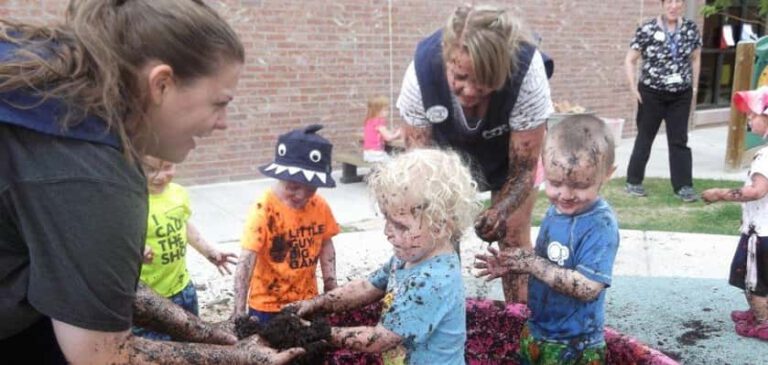 11 activiteiten met modder voor Modderdag - Ouders van nature